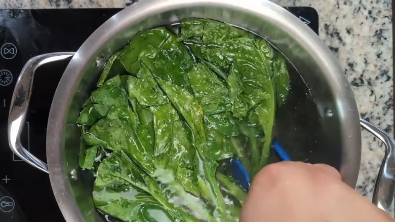 Easy Gai Lan Recipe – How to Cook Chinese Broccoli at Home - Healthy ...